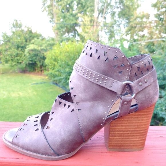 Massini | Shoes | Massini Perforated Began Leather Boho Heels | Poshmark